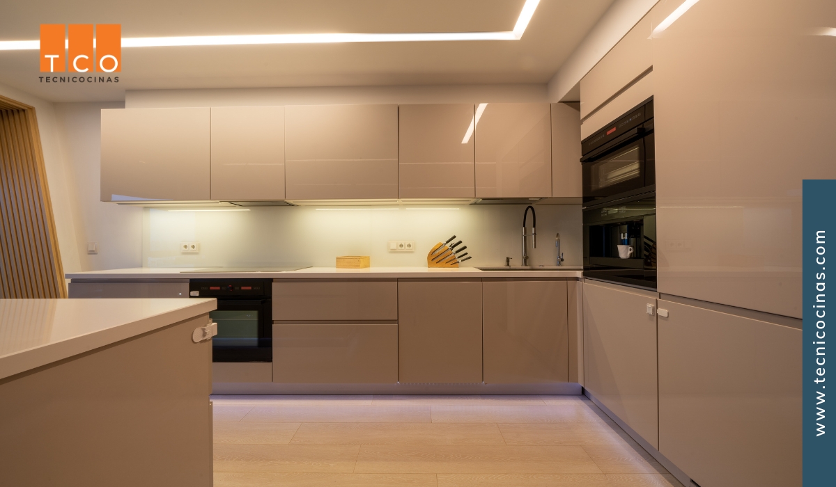 Color Taupé: Tendencia 2023 en cocinas integrales modernas